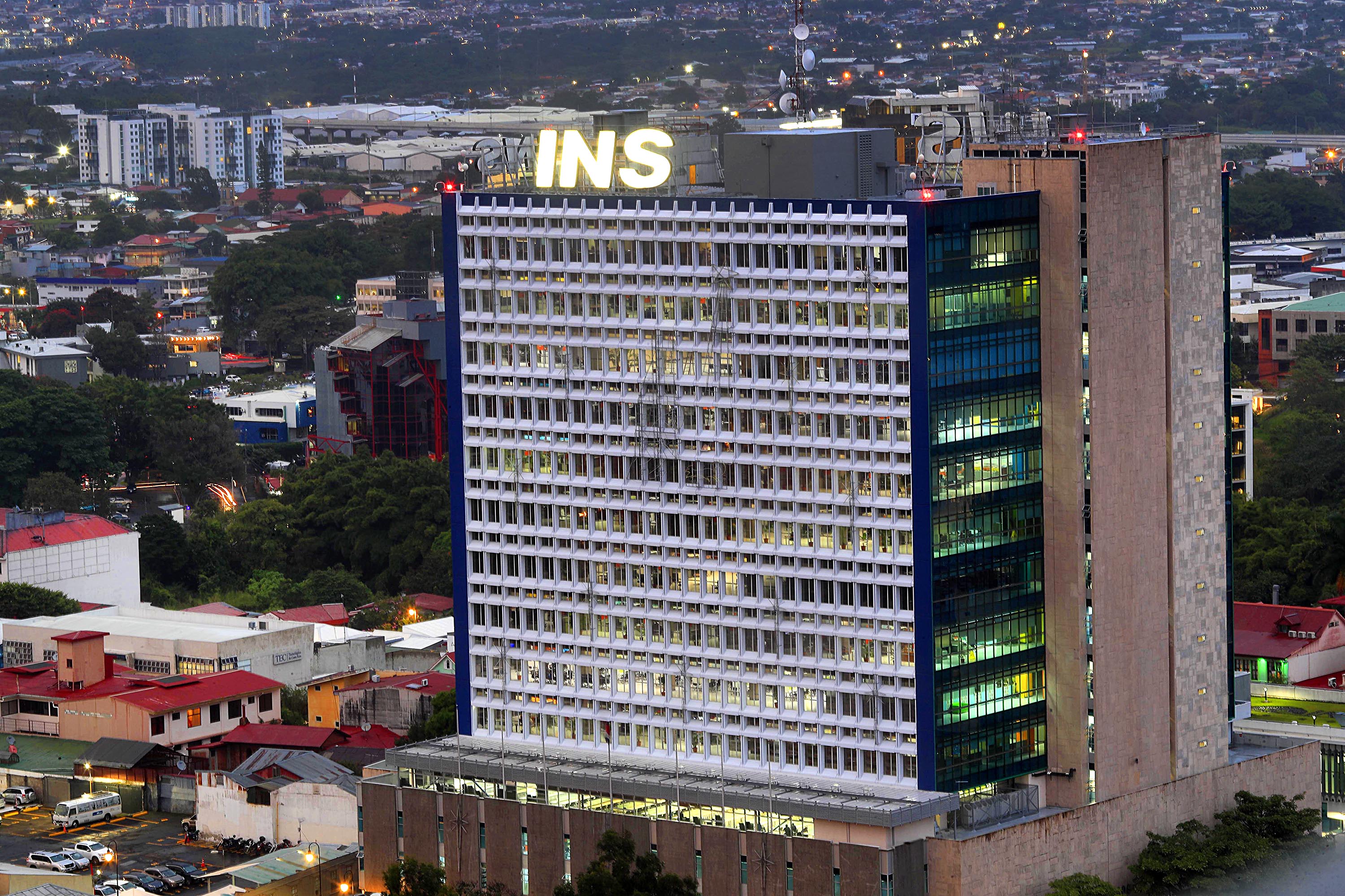 INS gasta ¢70 millones en evento de gala con intermediación del Sinart ...