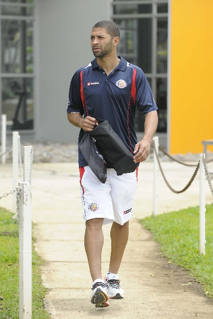 Saborío no viajó para cuidarle la rodilla | La Nación