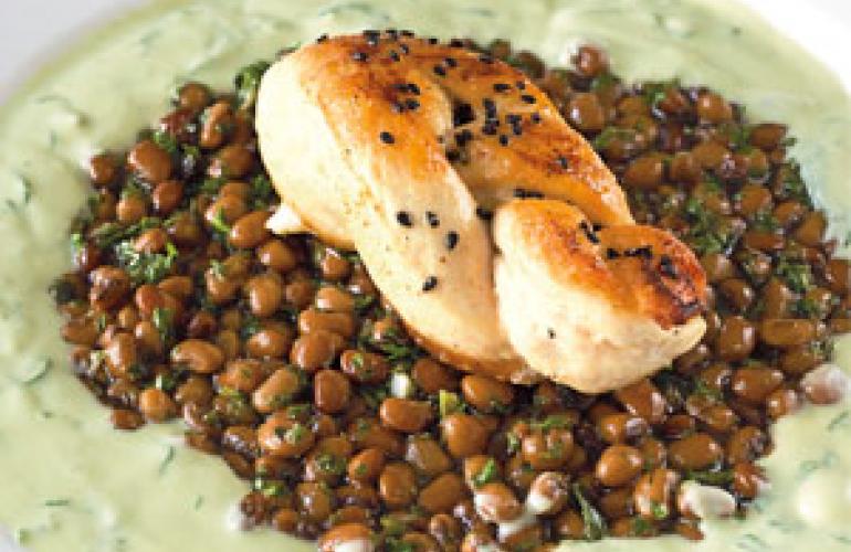 Pechuga de pollo con frijoles rabiza con chimichurri y salsa de ...