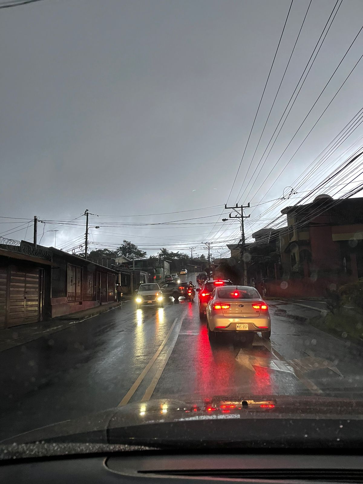 Tarde de torbellino en Cartago, lluvias y rayería | La Nación