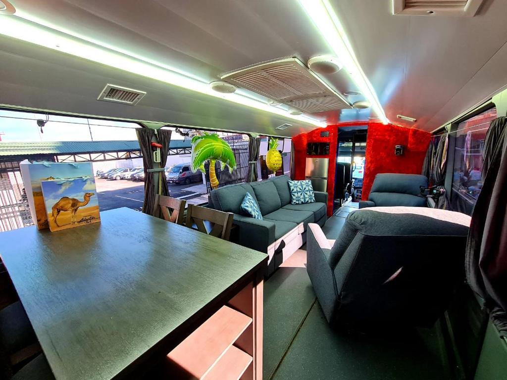 “Abrazo de gol”: El bus de David Patey que empuja a la Teletón de este ...