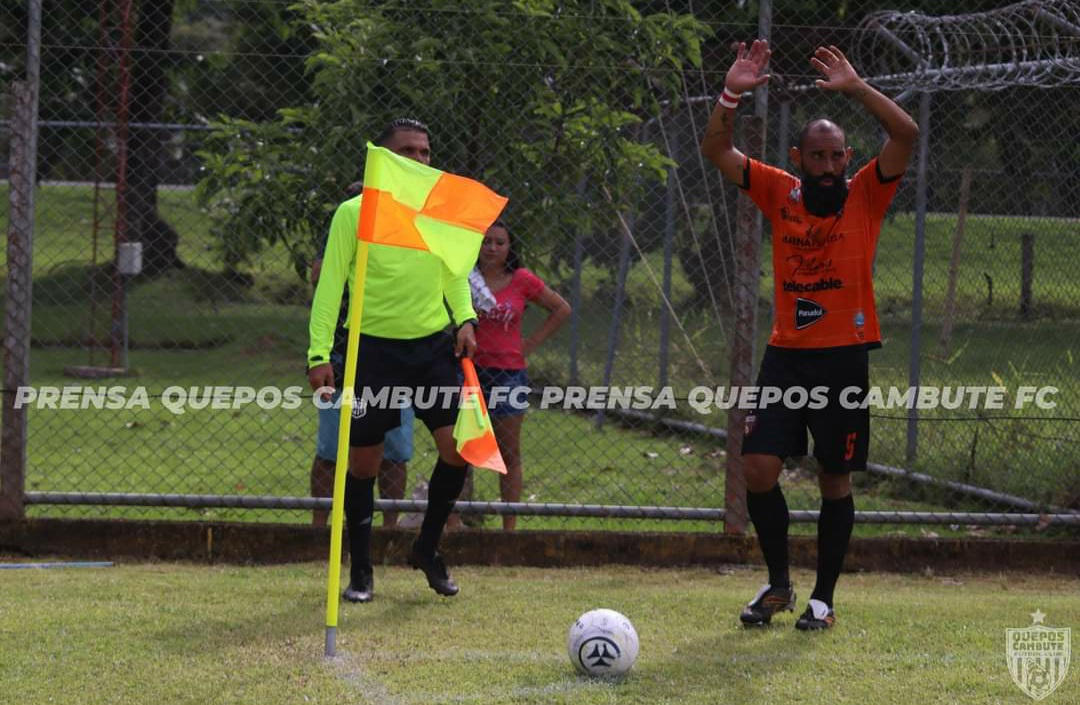 Quepos Cambute le da tremenda bofetada a Limón Black Star hasta con gol ...