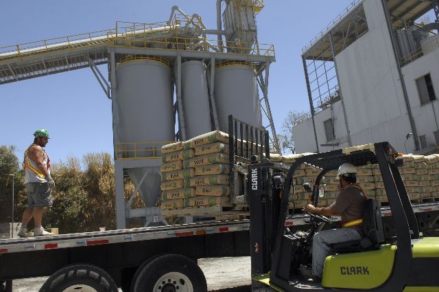 Cemento David cierra operación y lamenta inseguridad jurídica | La Nación