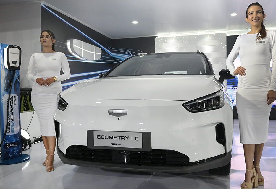 Geely lanza en Costa Rica el Geometry C, su nuevo vehículo 100% ...