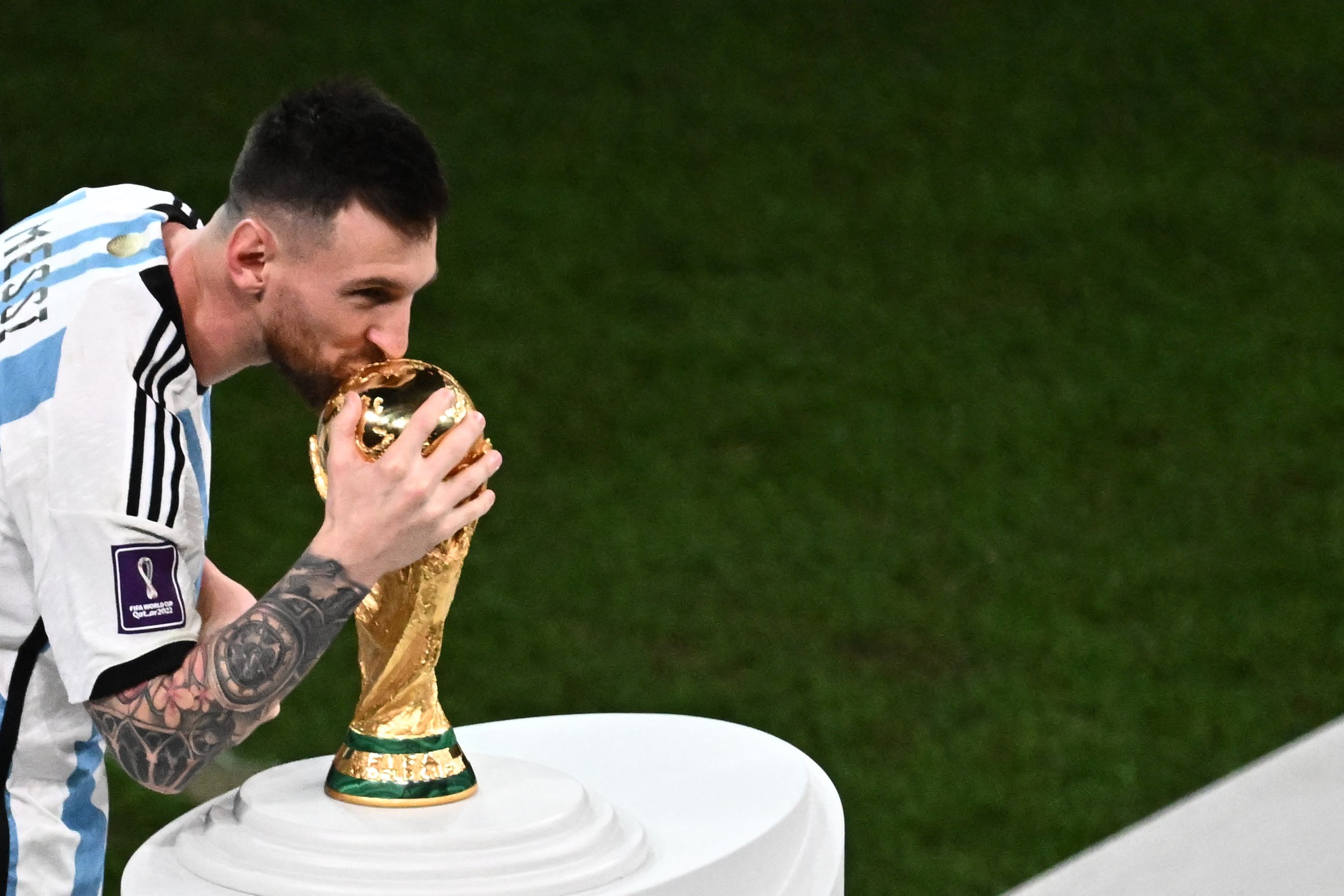 ¡El Mundo celebra la copa de Lionel Messi! | La Teja