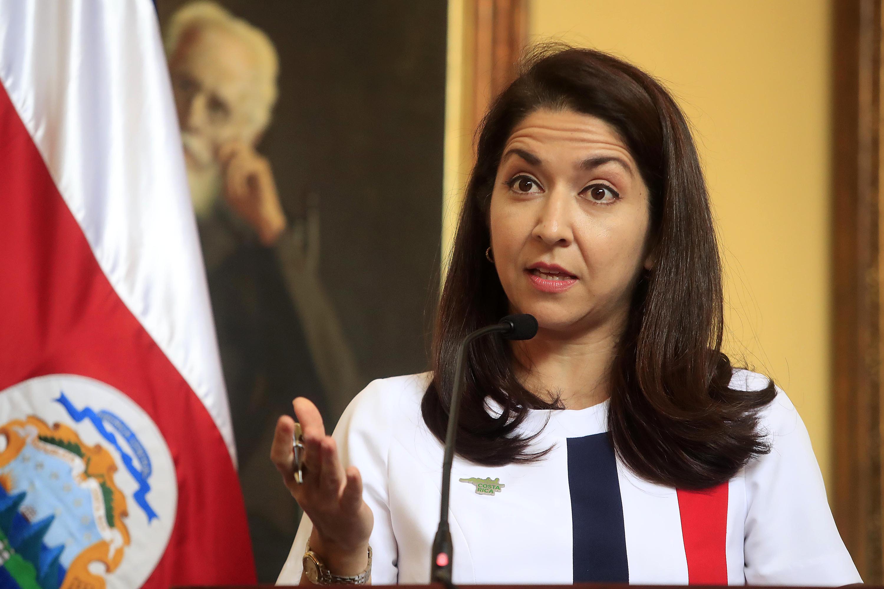 Vicepresidenta Mary Munive asume como ministra de Salud | La Nación