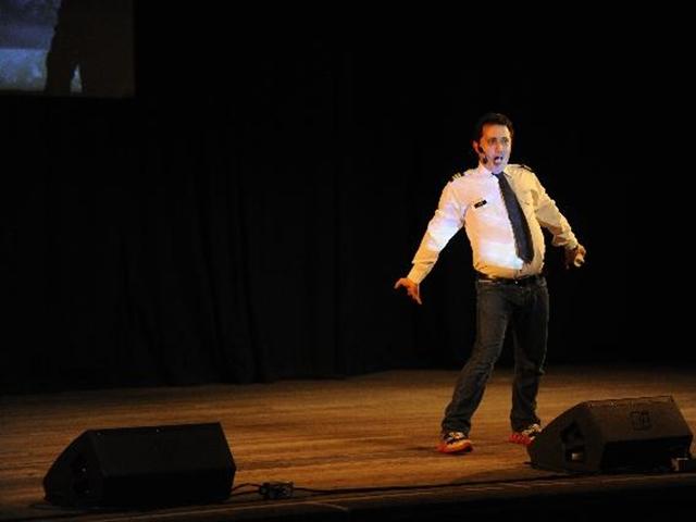 Andrés López viene a ofrecer una comedia que confronte los problemas ...