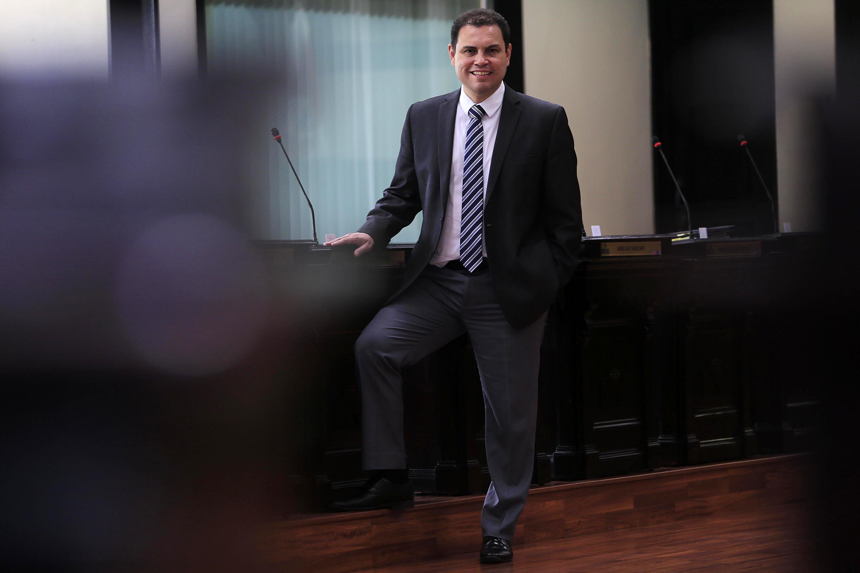 Carlos Ricardo Benavides, un líder que apura el ritmo del Congreso y ...