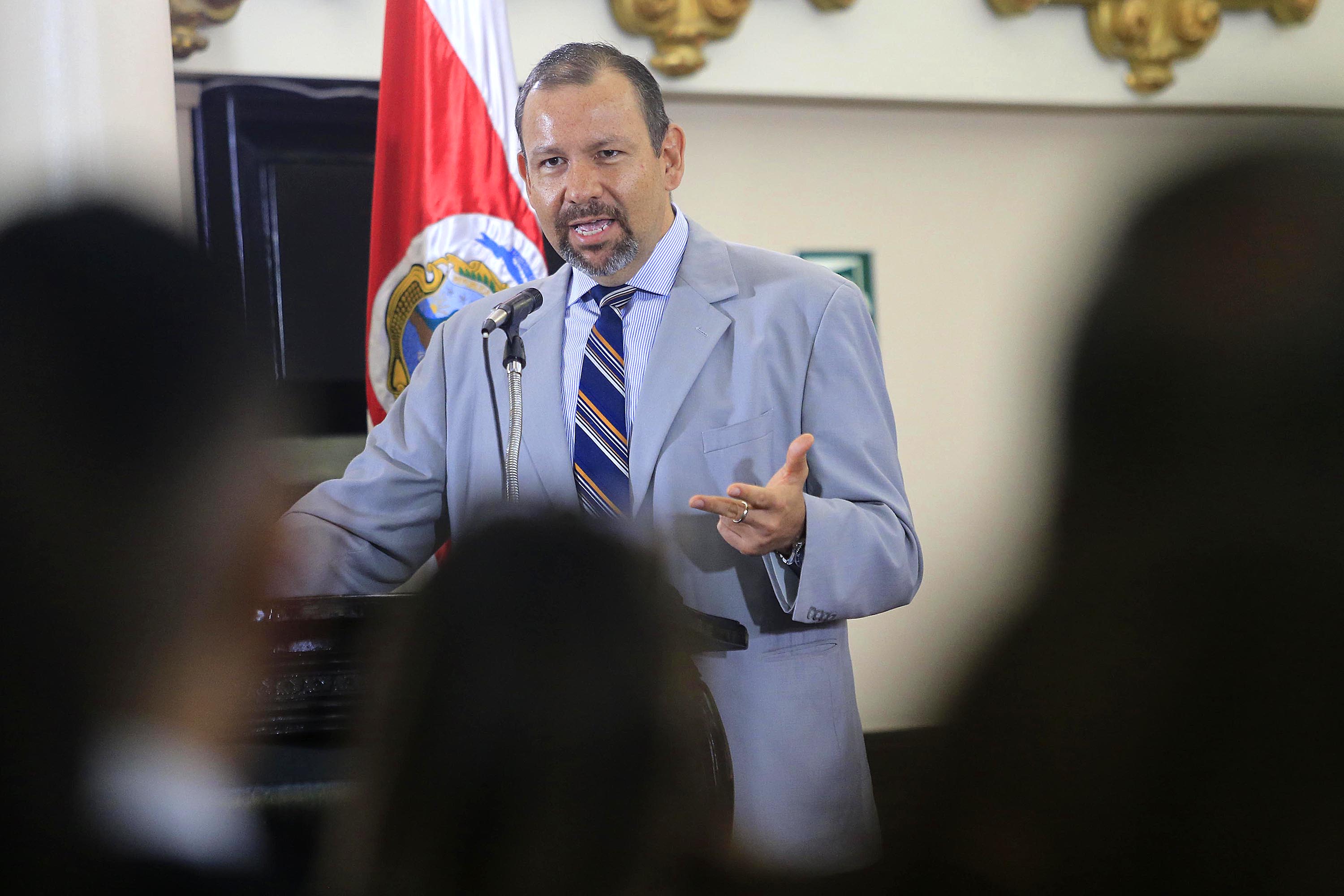 Renuncia jerarca que impulsó recortes a las pensiones de lujo | La Nación