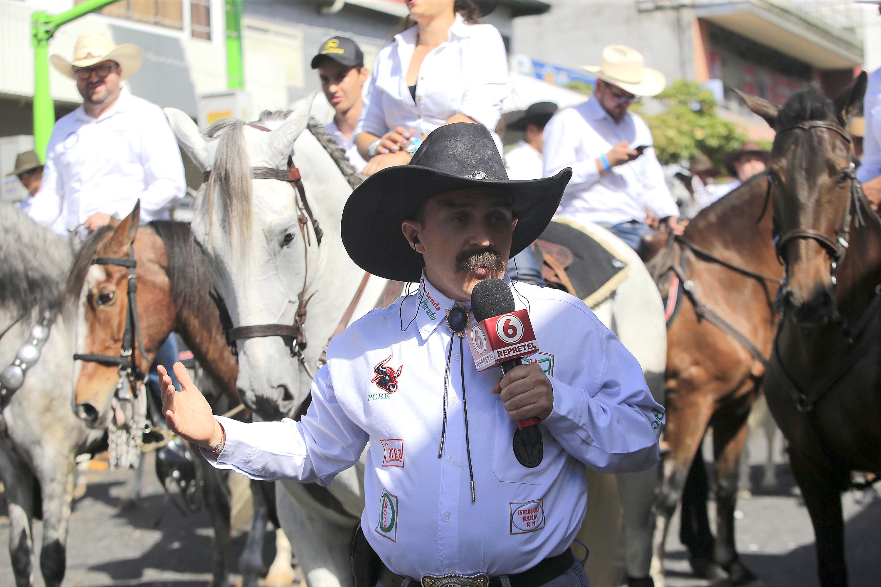 El humorista Roque Ramírez presenta a su nueva pareja | La Teja