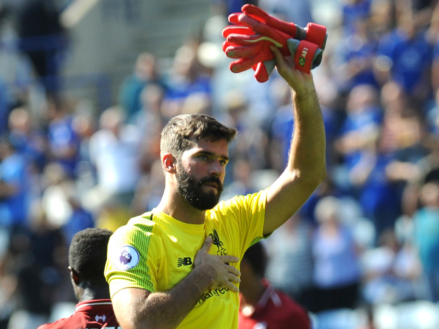 ¡Qué pelada! Alisson, nuevo portero del Liverpool, hizo un Karius este ...