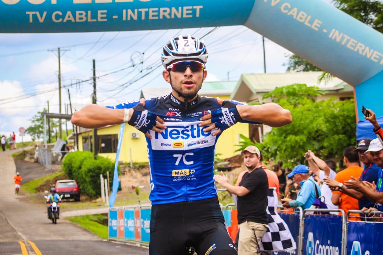 Ciclista Daniel Bonilla pasó del susto de un asalto a ganar la Vuelta a ...