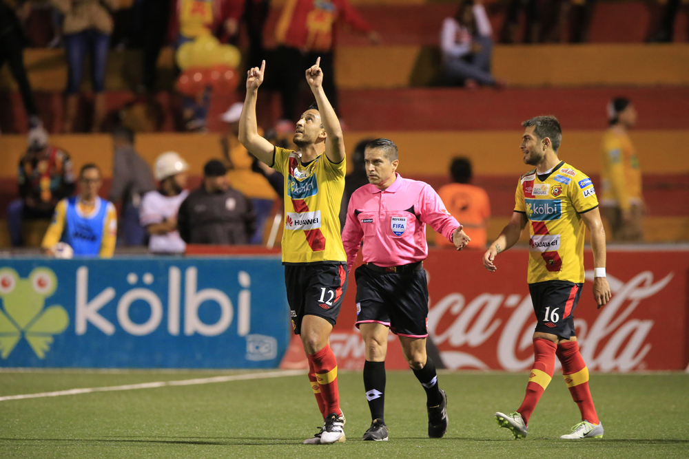 Rándall Azofeifa honró con goles doblete de Gabriel Badilla a la Liga ...