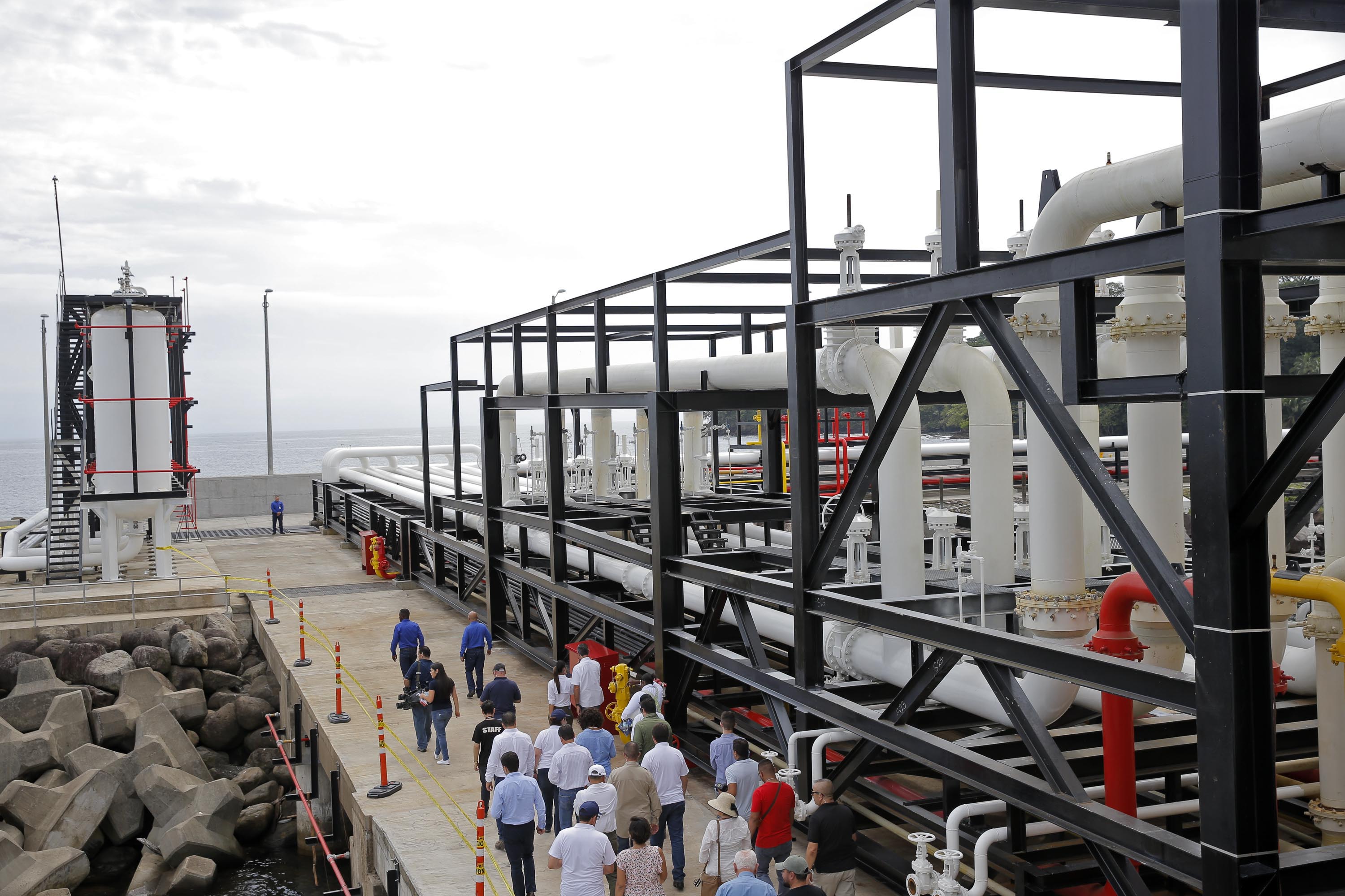 ¡Al fin!: Recope estrenó muelle petrolero en Moín con seis años de ...