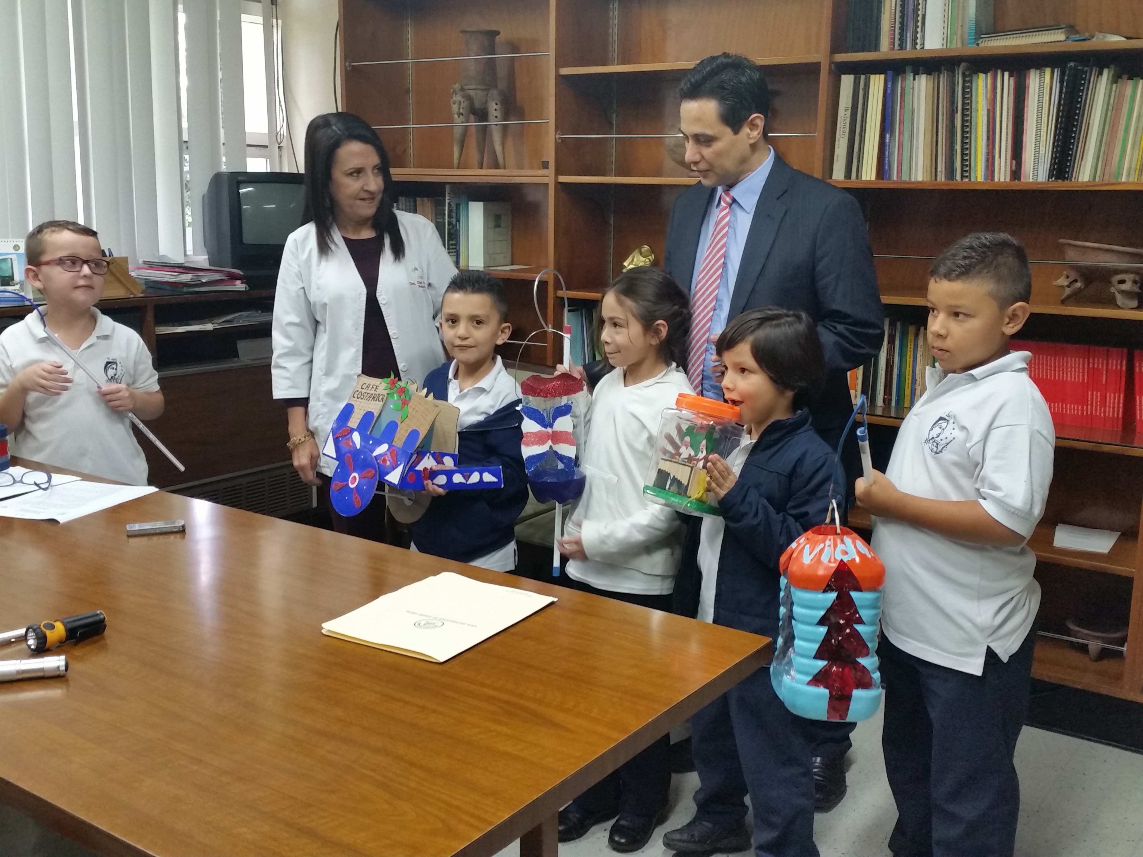 No use candelas: cinco niños se queman cada año en desfile de faroles ...