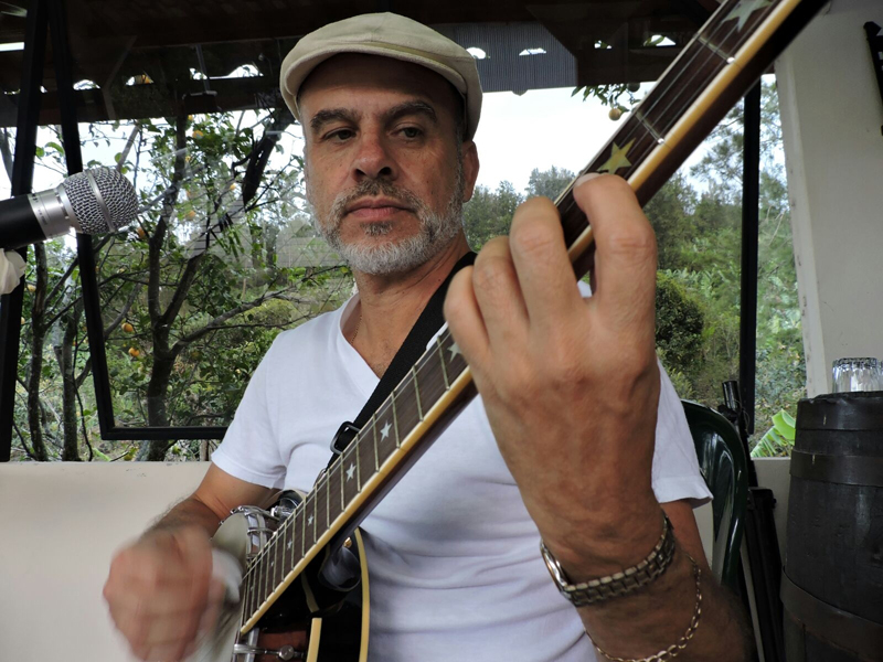 Geovanny Calderón lanza su grupo ‘El son del Profe’ | La Nación