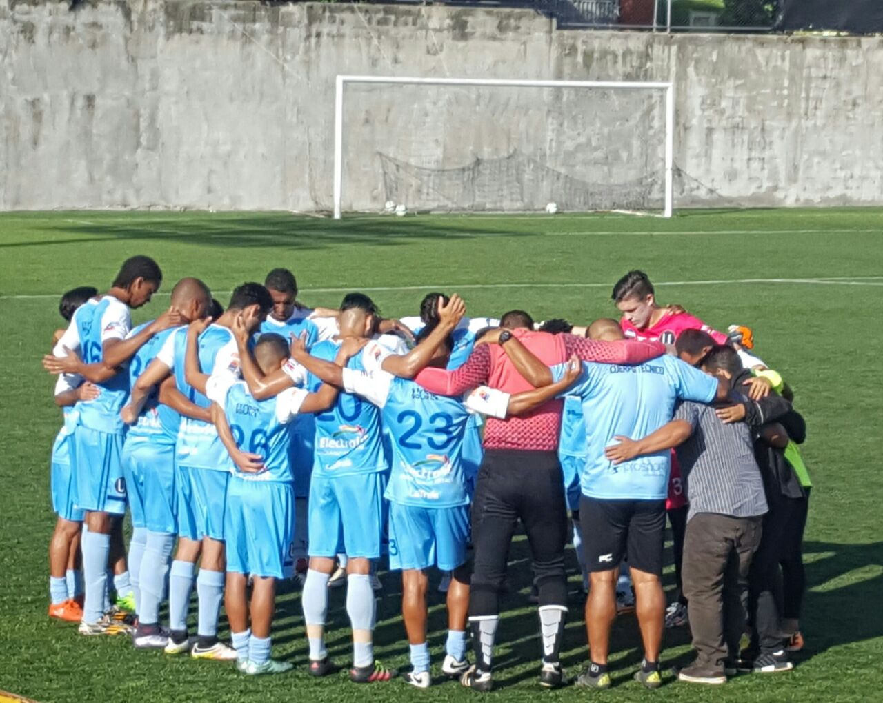 Equipo de fútbol sigue llamándose UCR y hasta regresa al Estadio ...