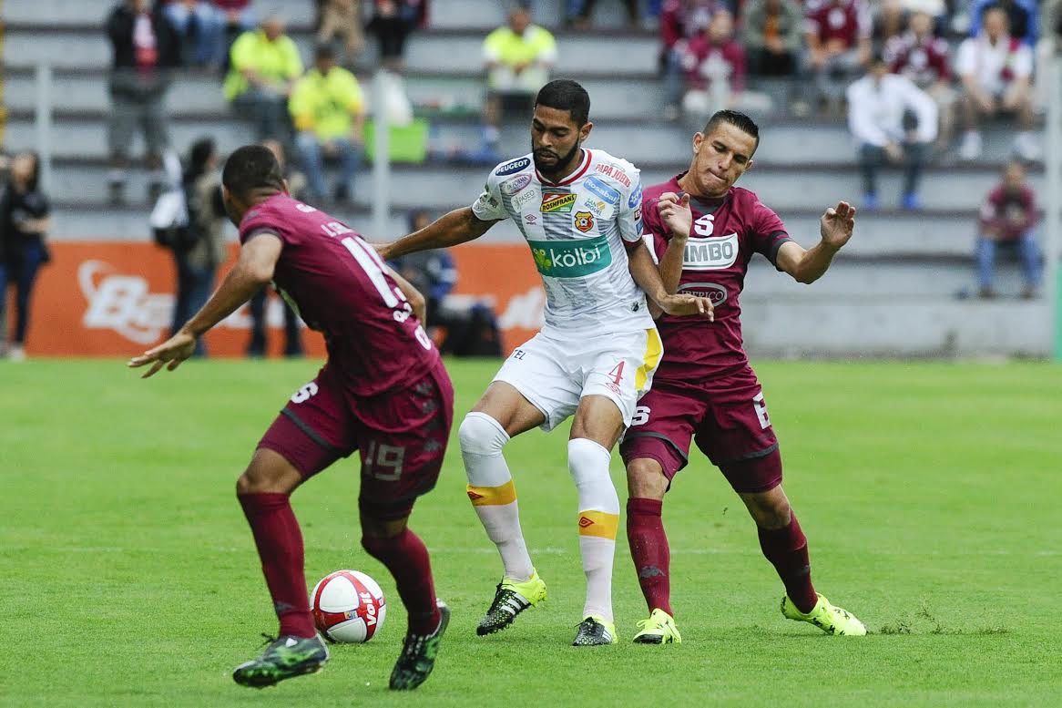 Allan Miranda pasó de vivir un descenso a ser figura en la zaga del ...