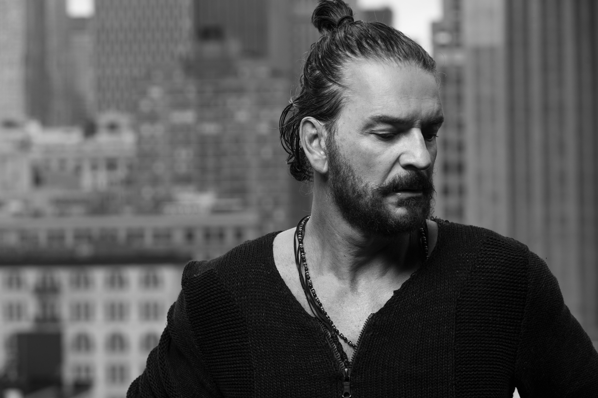 Video: Ricardo Arjona visitó la Plaza de la Cultura para recordar el ...