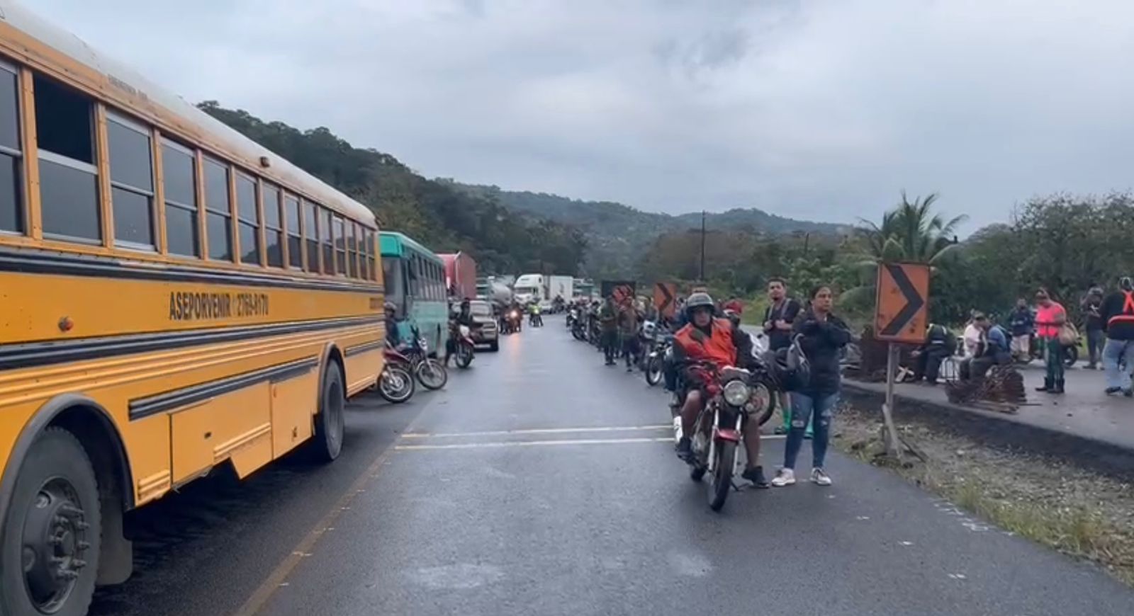 Bloqueos en la ruta 32 causan kilómetros de presas | La Teja