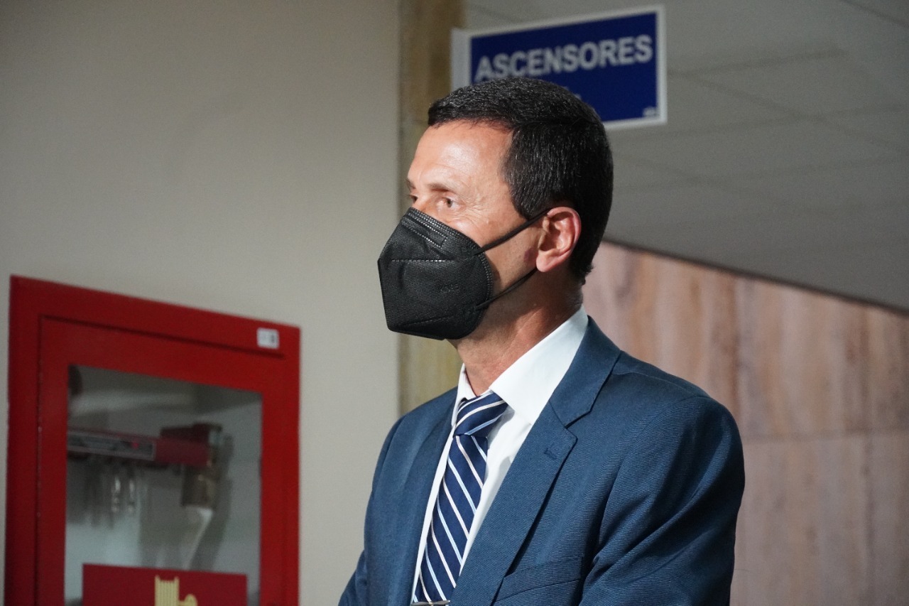 Rector de UCR despide a director jurídico por pérdida de confianza | La ...