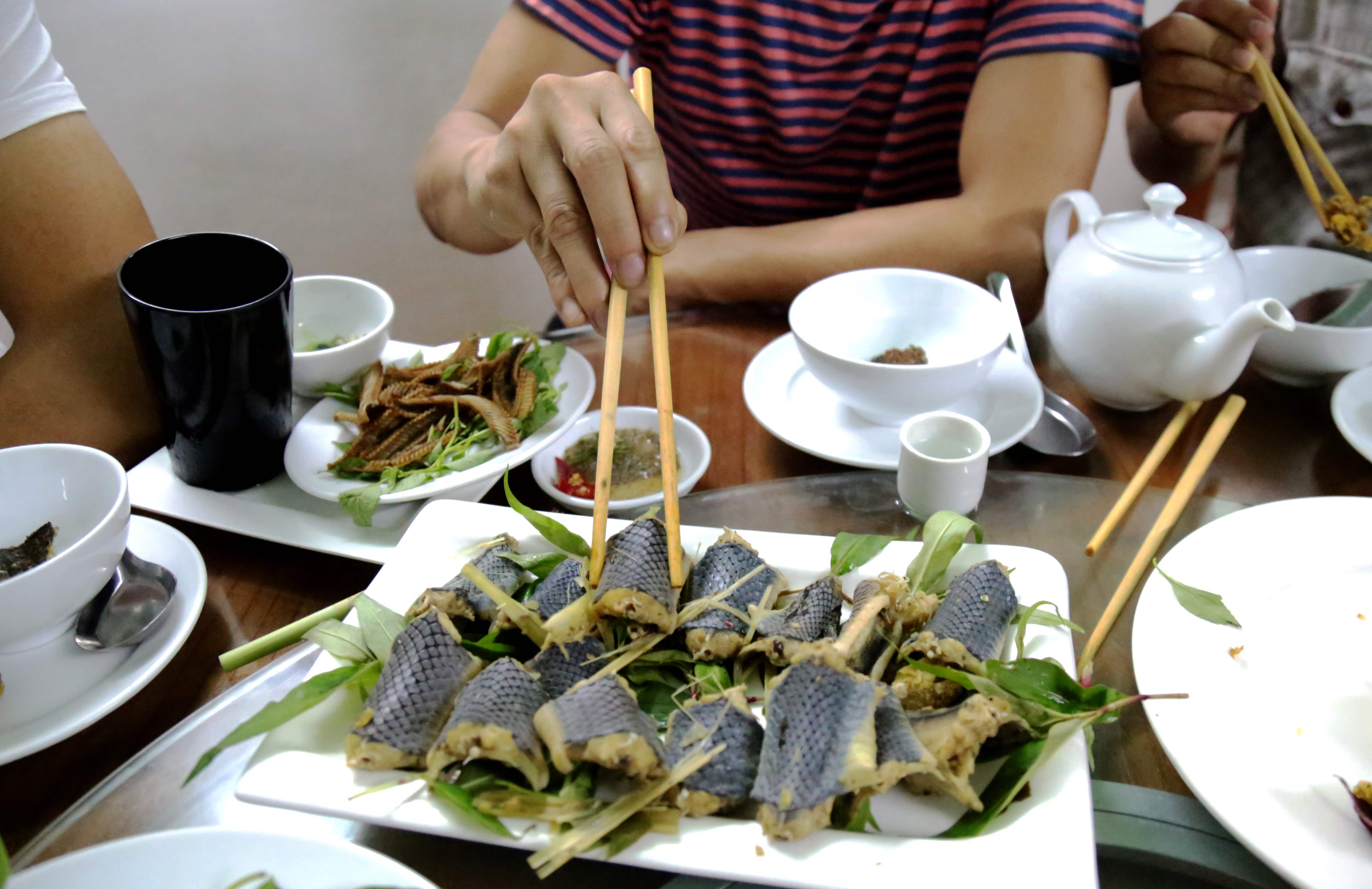 Fritas o como salchichas, así se comen las culebras en Vietnam | La Teja