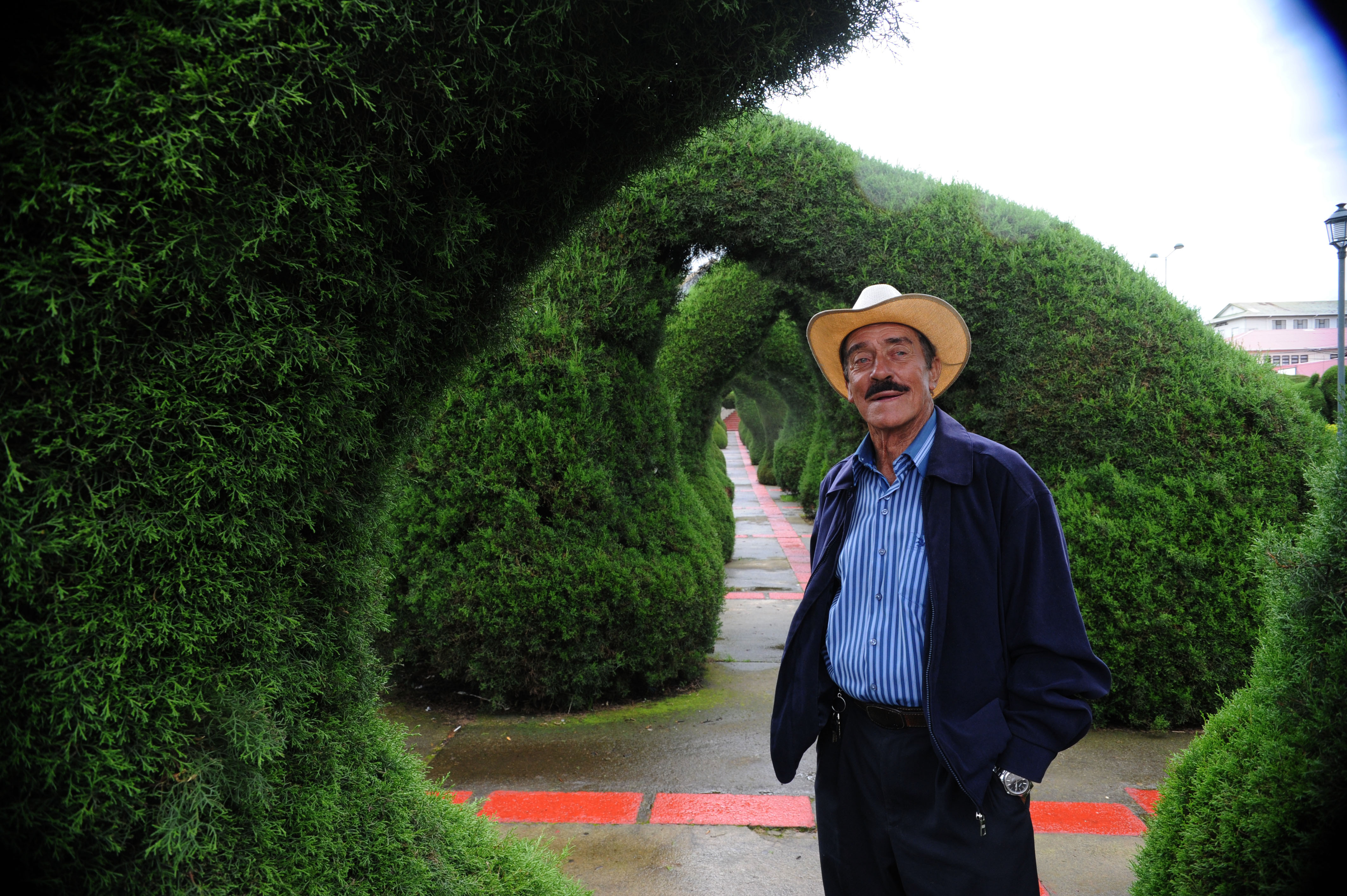 La Unesco homenajeó al papá del parque de Zarcero | La Teja