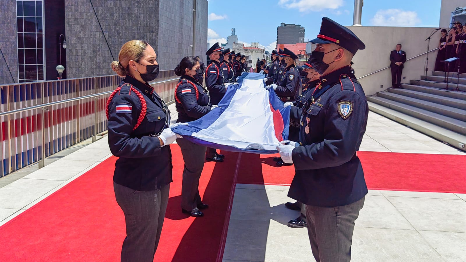 Guardia de Honor solo puede tocar la bandera de Costa Rica con guantes ...