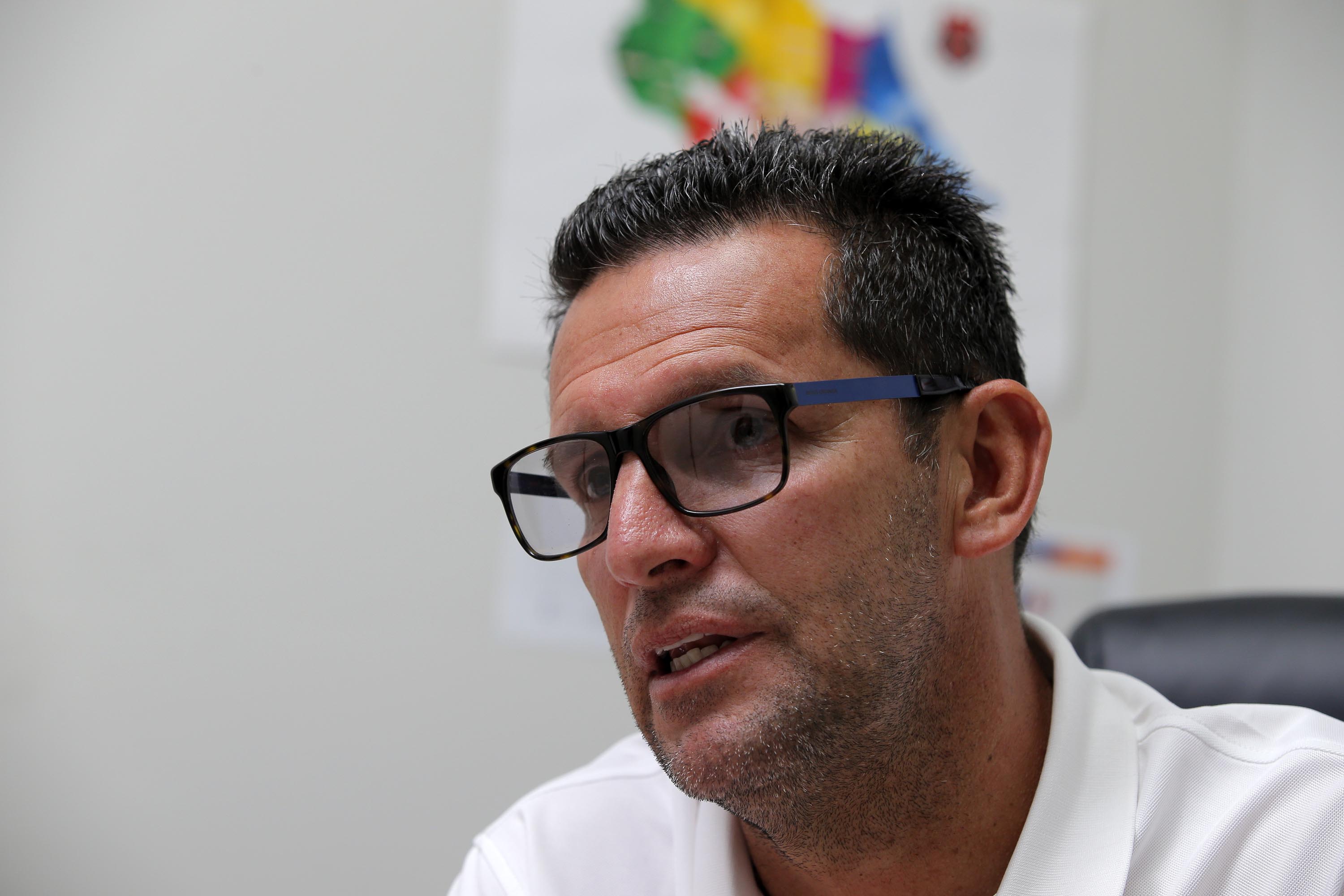 Javier Delgado aprendió a burlarse del WhatsApp | La Teja