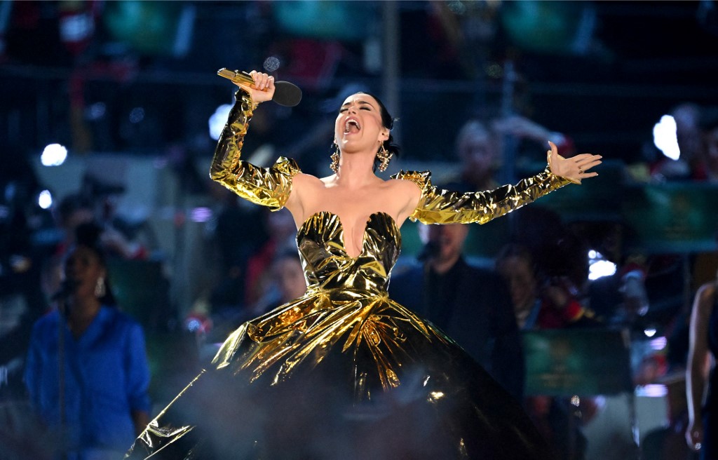 Katy Perry deslumbra en concierto de coronación de Carlos lll | La Nación