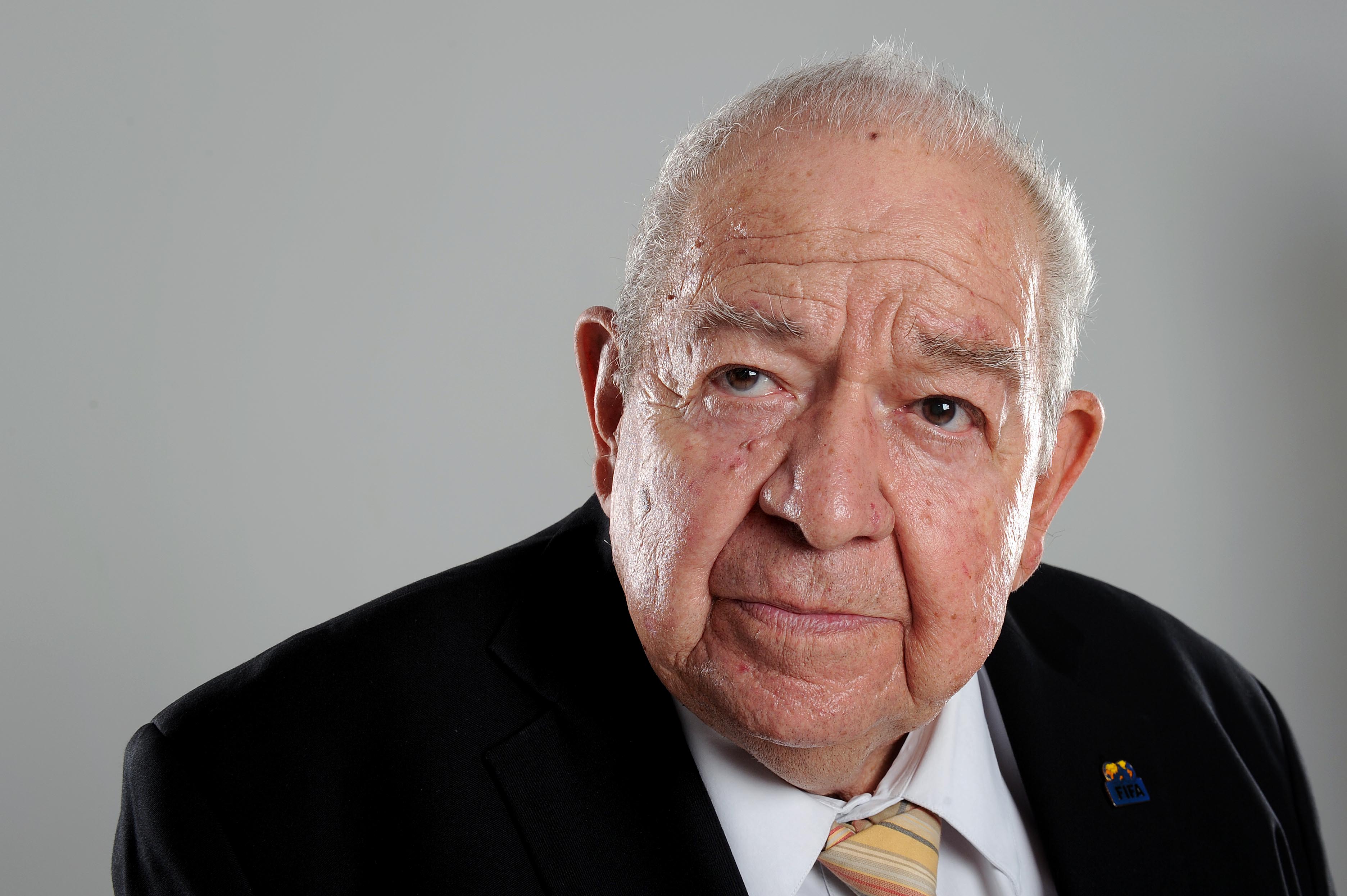 Javier Rojas González, voz icónica de la radio en Costa Rica, muere a ...