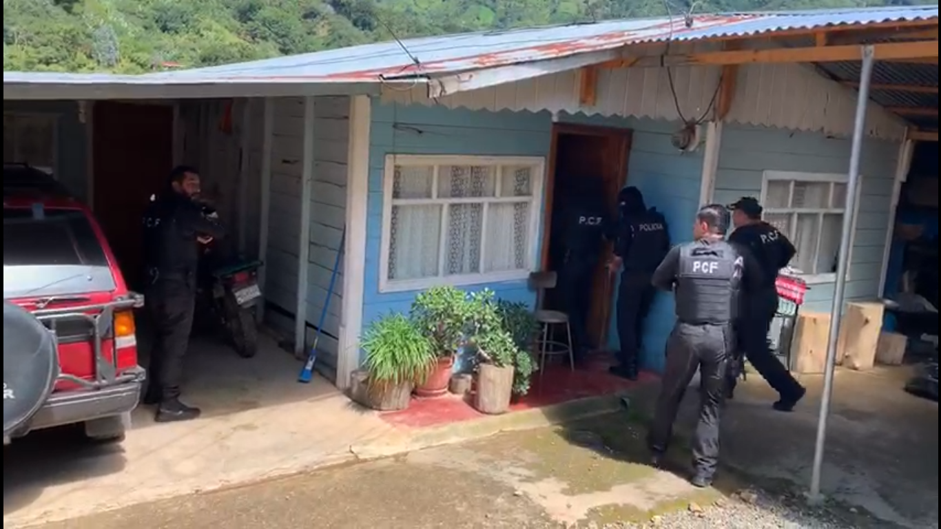 Humilde vivienda escondía fábrica de chirrite protegida con cámaras de ...