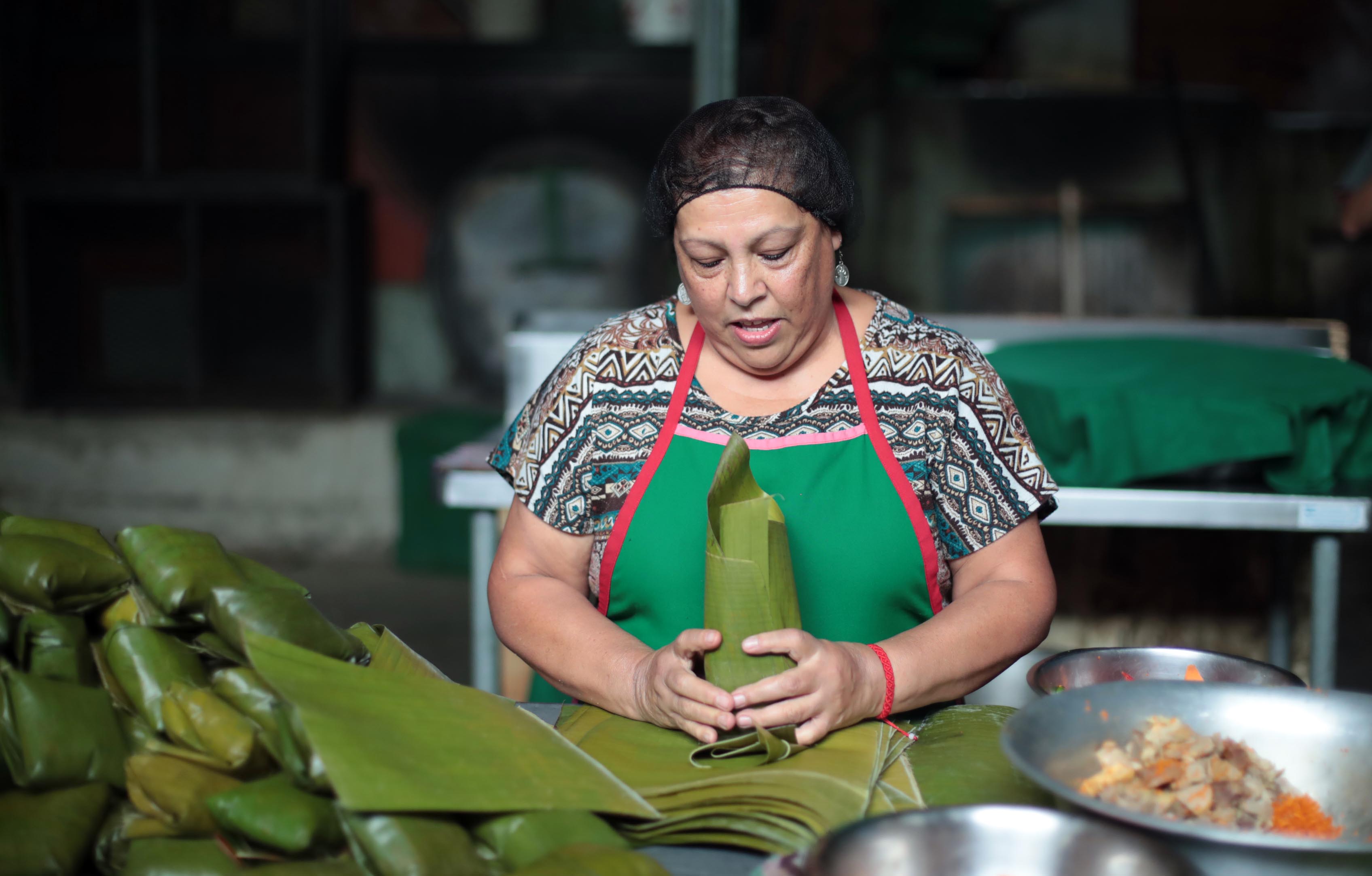 Gente Haciendo Tamales