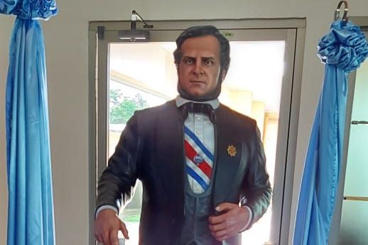 Escultor: “Don Juan Rafael no era flaquito y blanquito, era moreno y ...