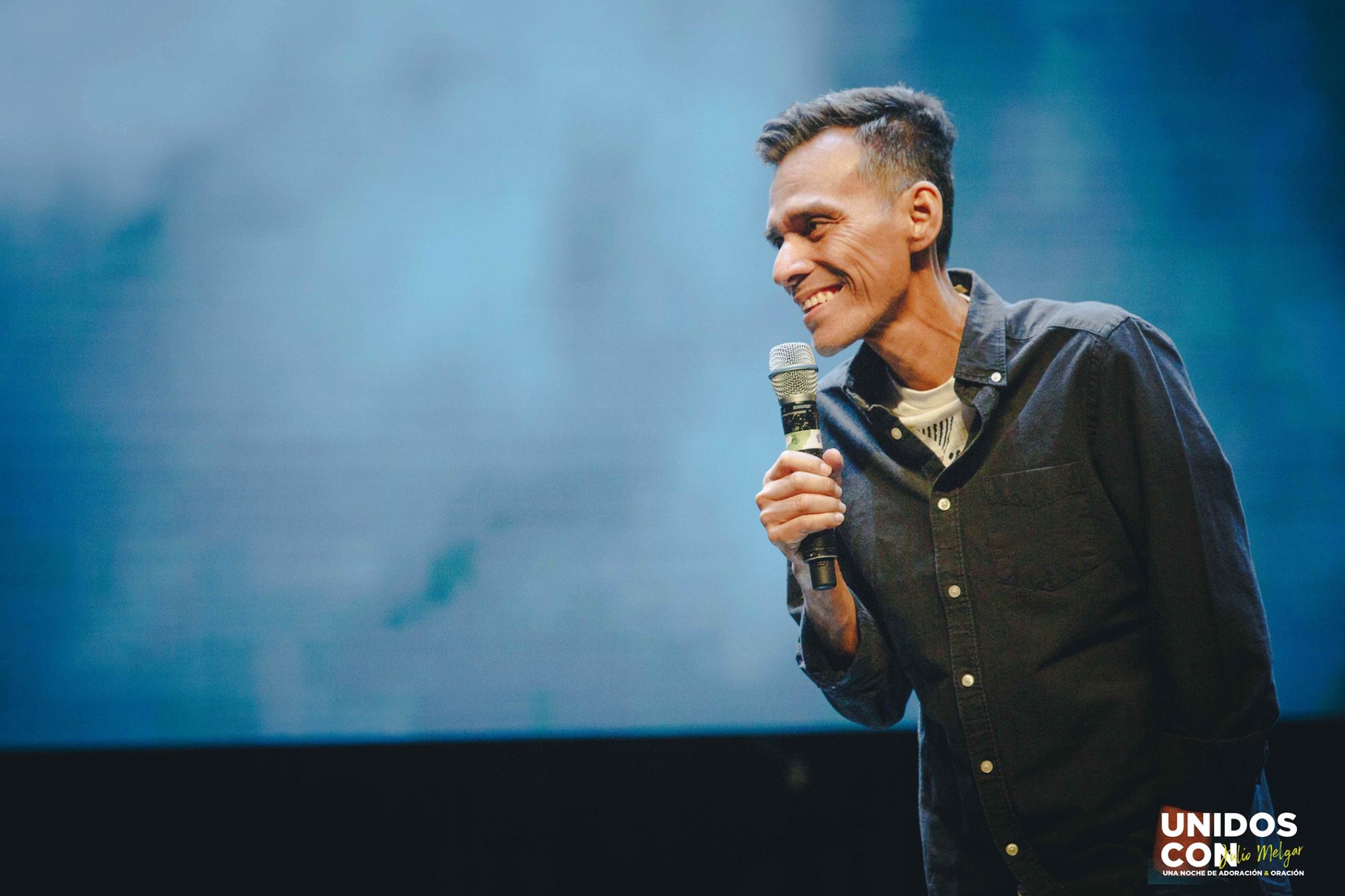 Julio Melgar, el cantante por el que miles oran por su sanación: conozca su historia | La Teja