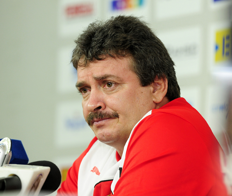 Óscar Ramírez recibe aval de directiva para sacrificar el Verano y ...