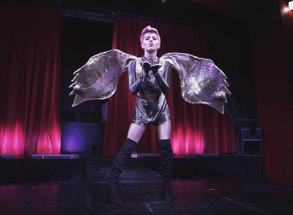 Alex Badilla trabaja fuerte para cumplir sueño...¿con qué nos ...