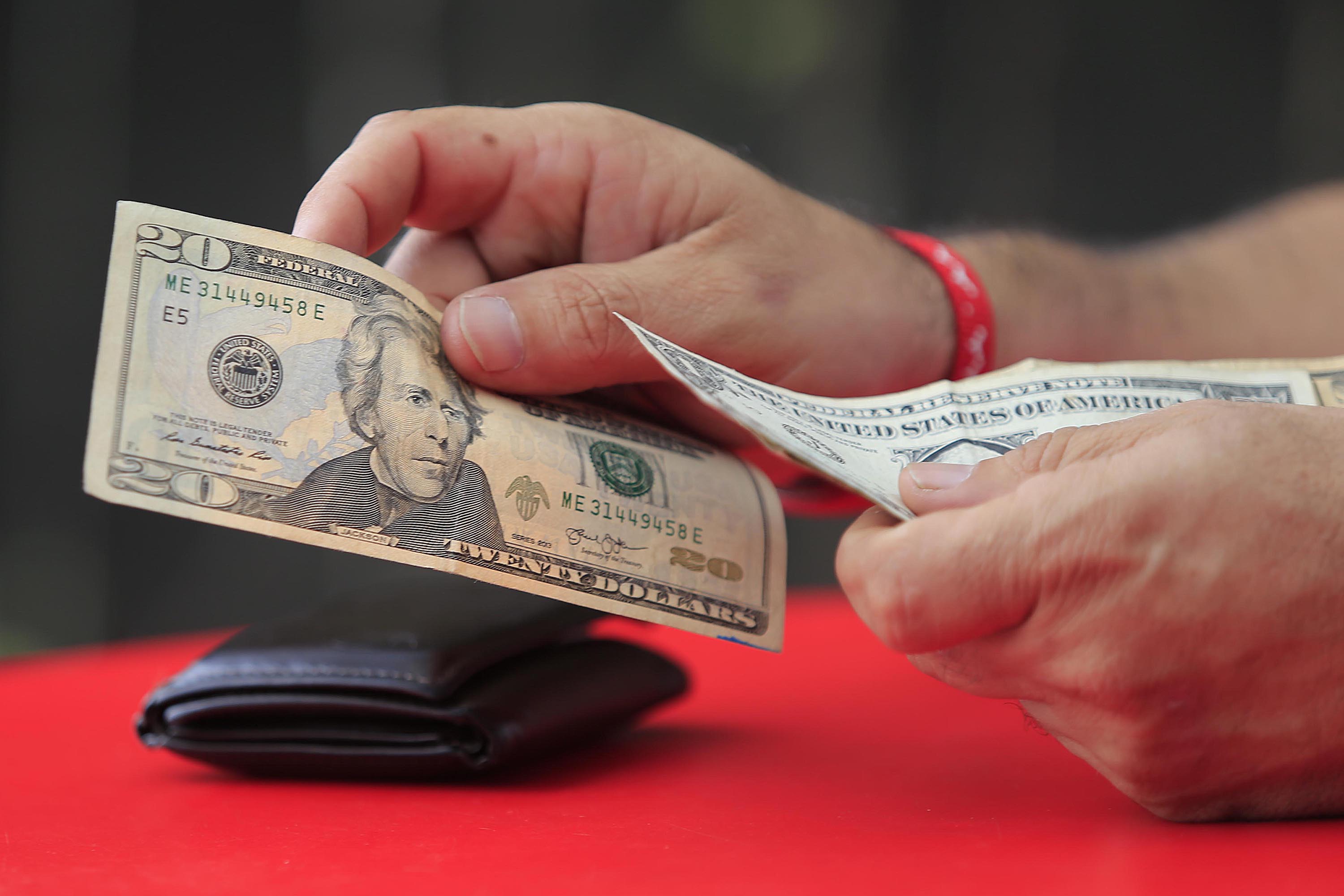 Volvió a caer: el tipo de cambio alcanzó su precio más bajo desde mayo ...