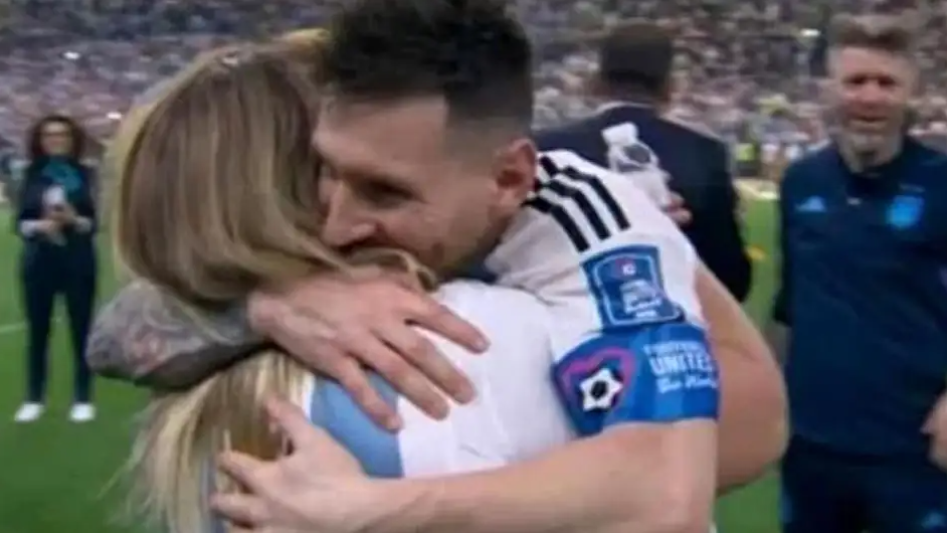 ¡No era su mamá! ¿Quién es la señora que abrazó Lionel Messi al ...