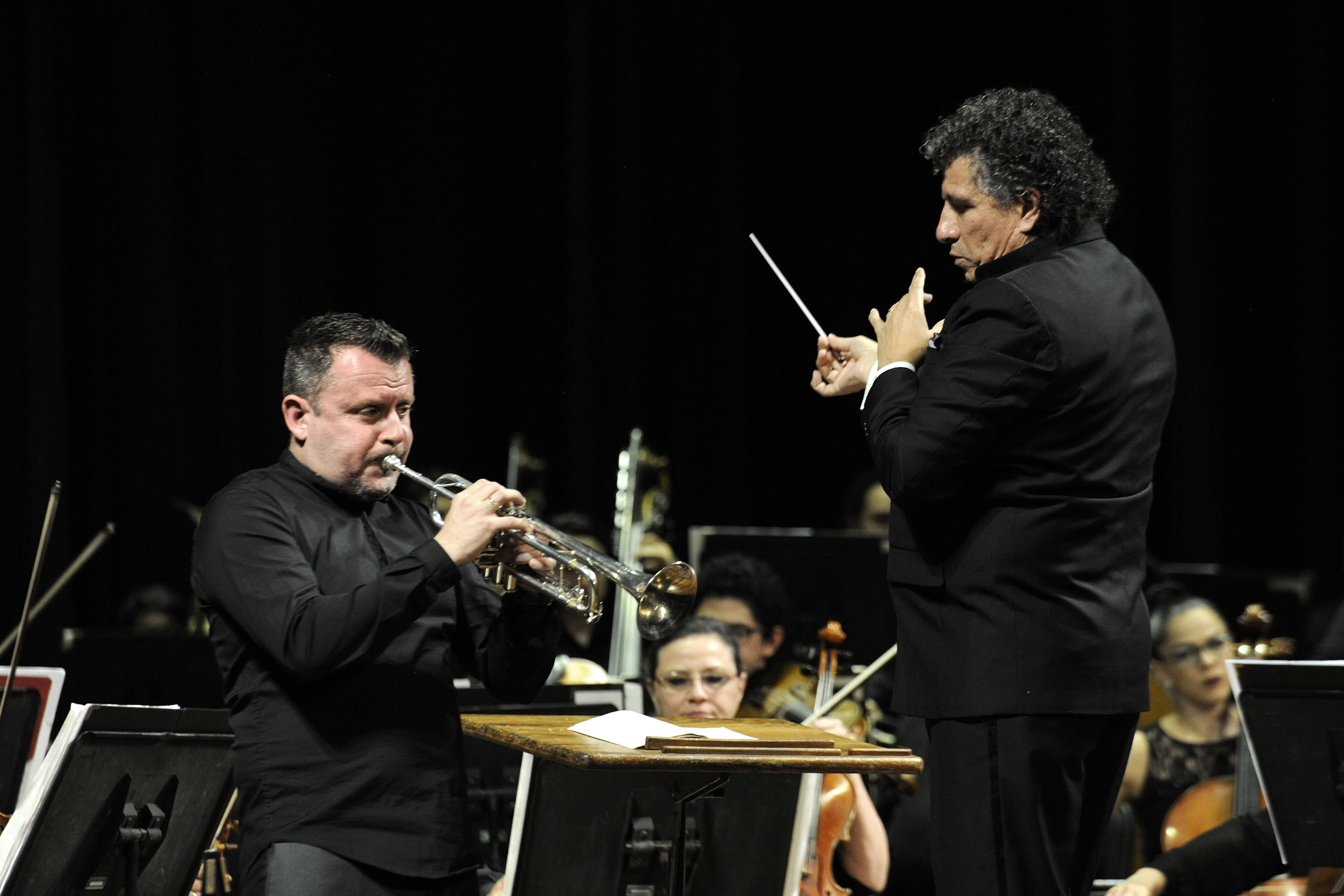 Con Brown en la memoria y Guerrero en la batuta, la Sinfónica dio una ...