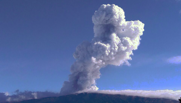 Volcán Poás registra erupción de más de 3 kilómetros de altura | La Nación