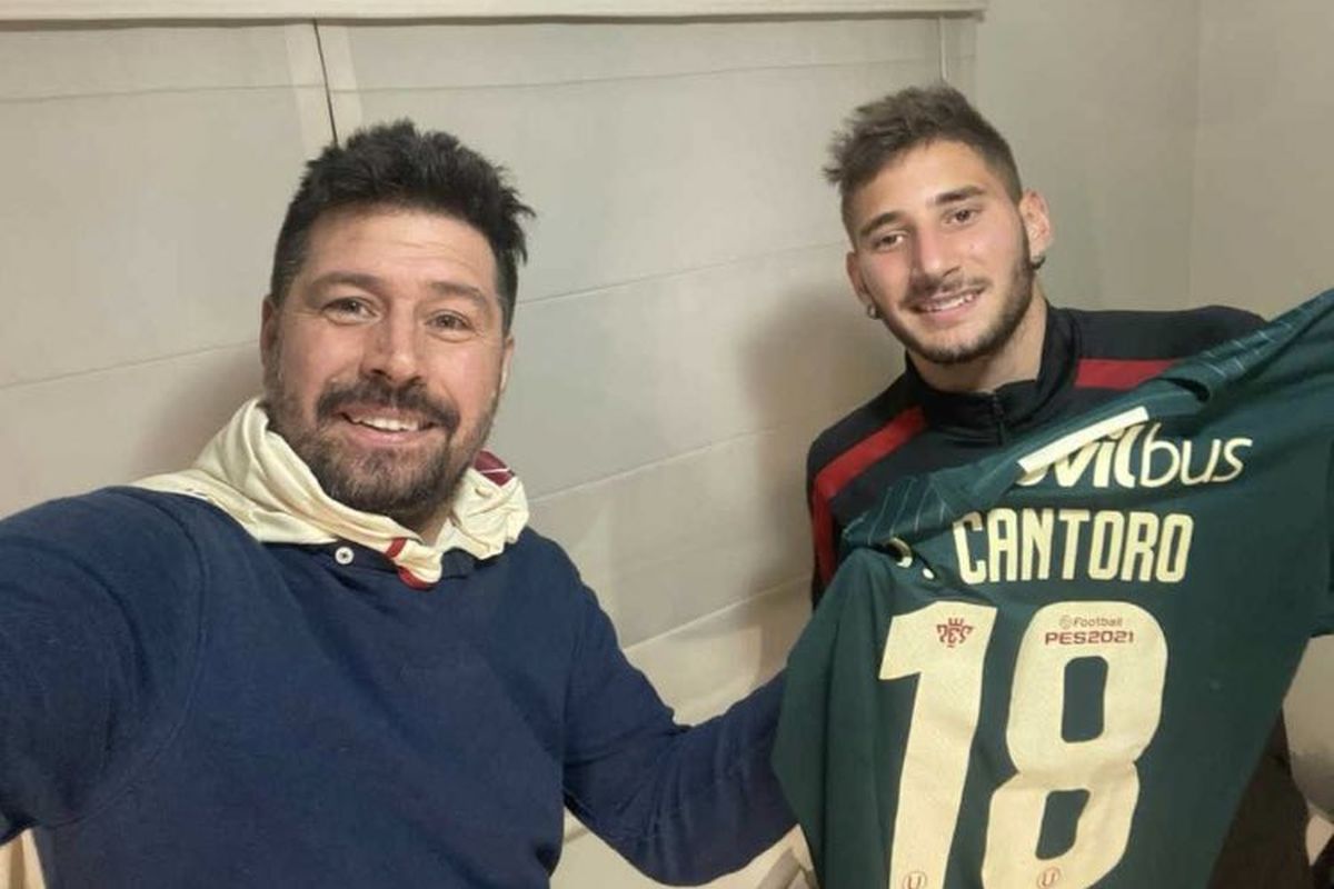 Tiago Cantoro Tras Debut Soñado Con Universitario “mi Papá Está
