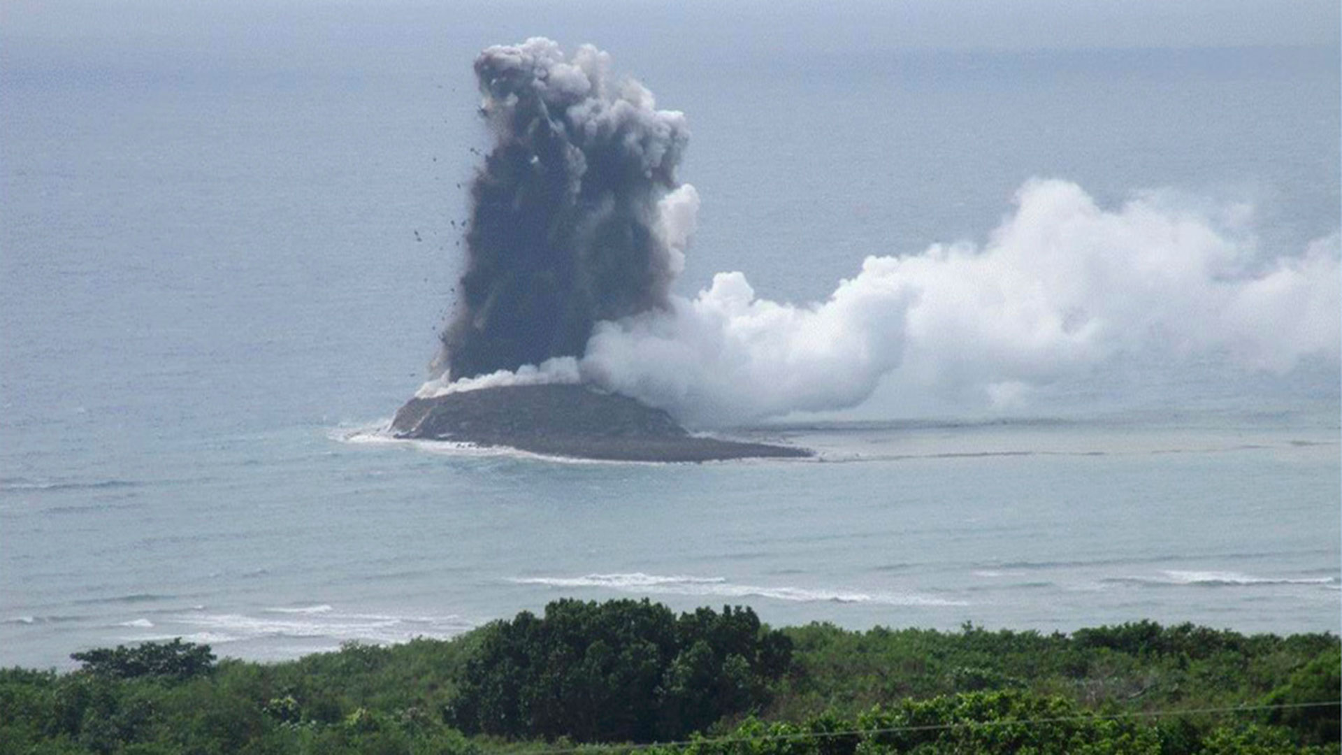 Volcán Submarino A Huge Volcano Just Erupted Next To The Deepest