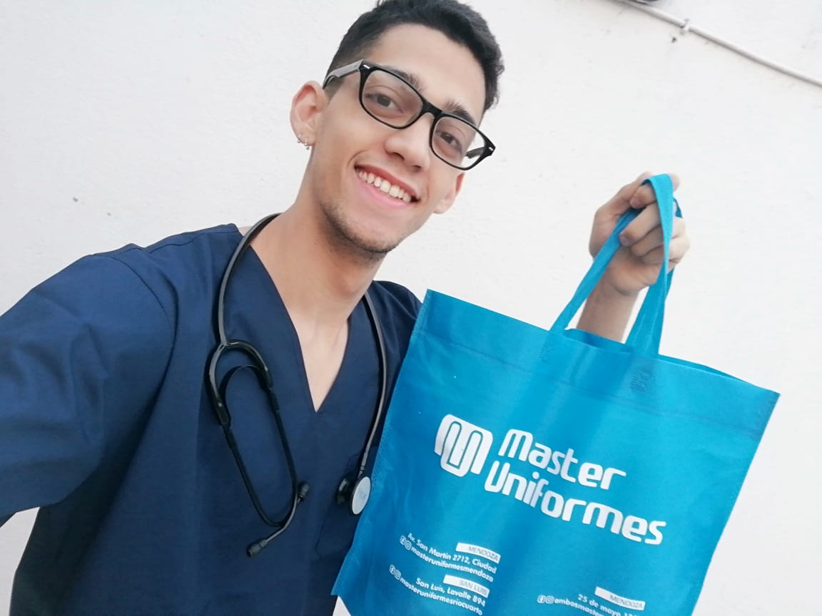 Su Mamá Era Empleada Doméstica Trabajó De Albañil Y Pudo Cumplir Su Sueño De Ser Médico Infobae