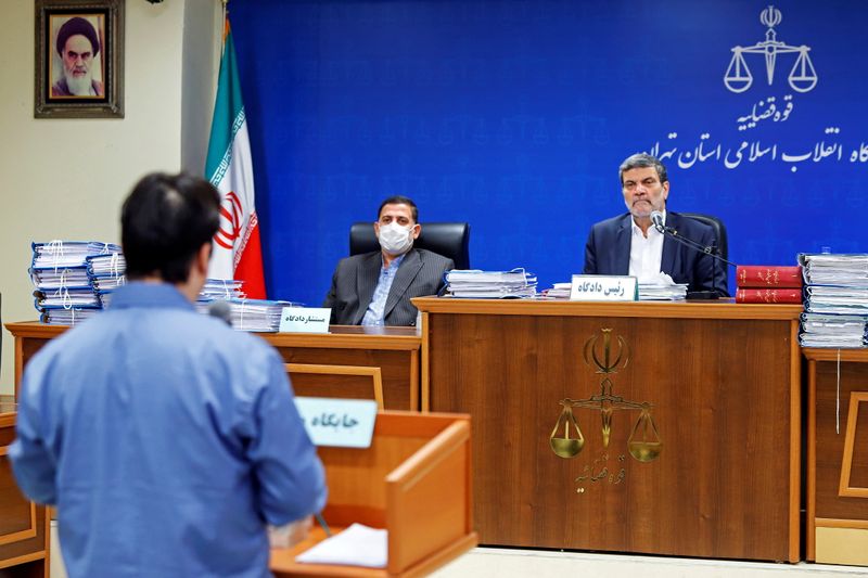 El Régimen De Irán Detuvo Al Abogado De Dos Periodistas Condenadas Por 0189