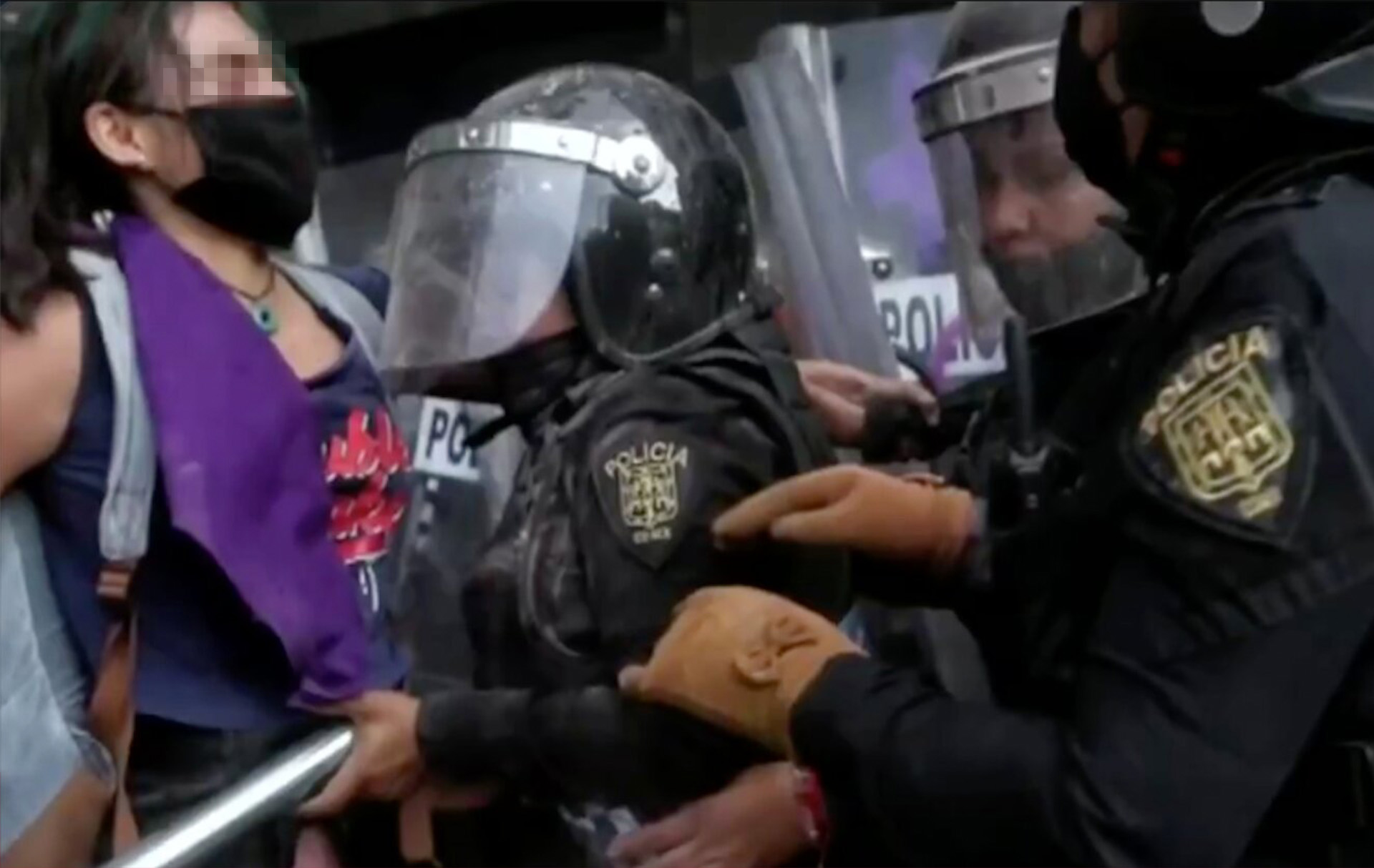 La Imagen Que Indigna A México Una Policía Tocando A Una Manifestante En La Entrepierna Infobae