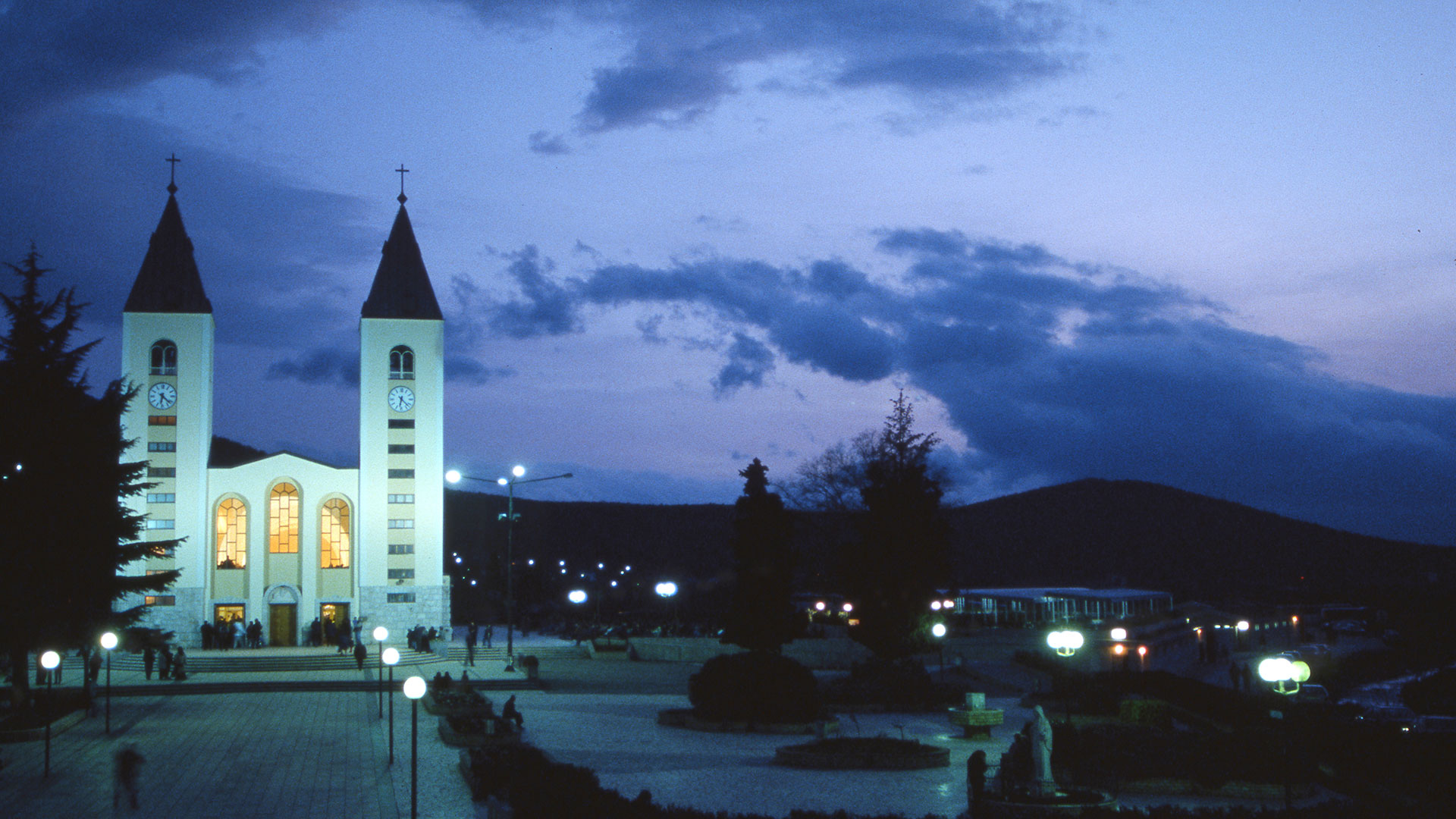 La Virgen De Medjugorje Apariciones Luminosas Censura Comunista Y Las