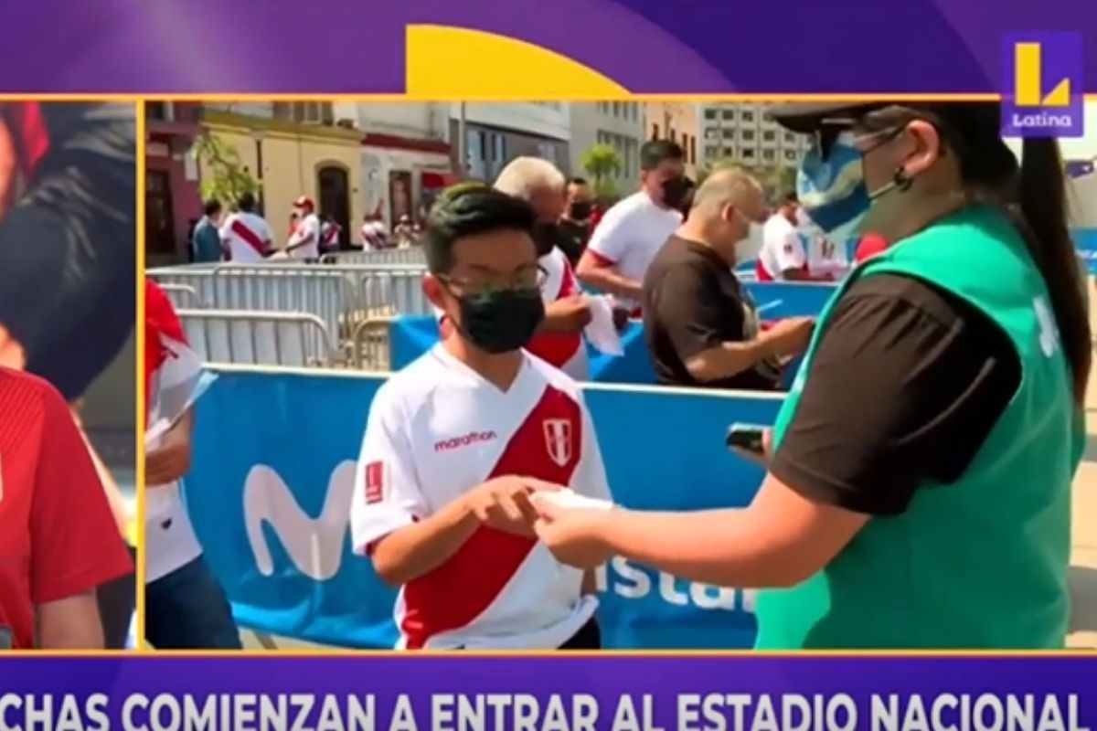 Момент коли перуанському вболівальнику відмовили у вїзді на