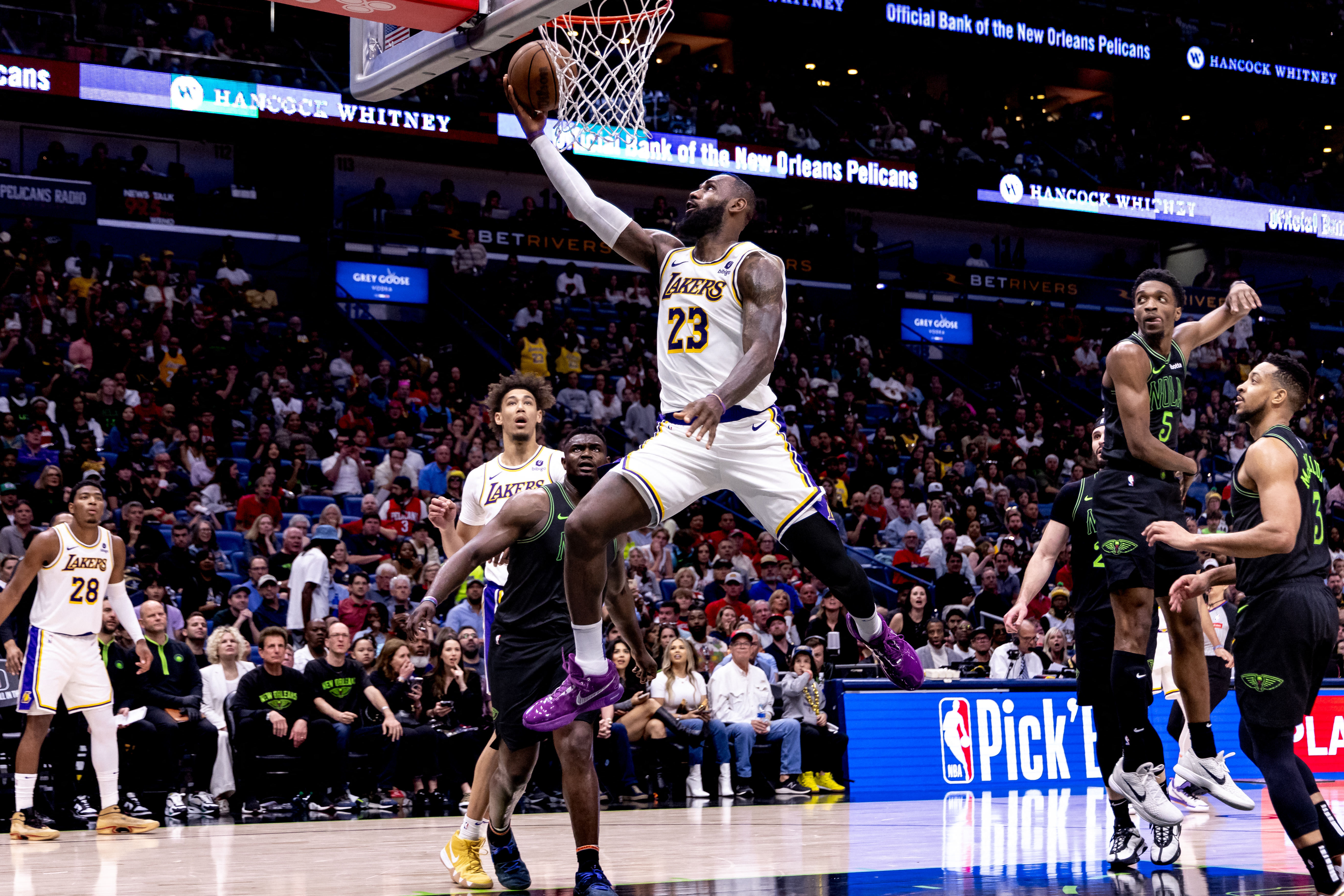 Fondo De Pantalla Hd De Lebron James Haciendo Una Volcada 2024