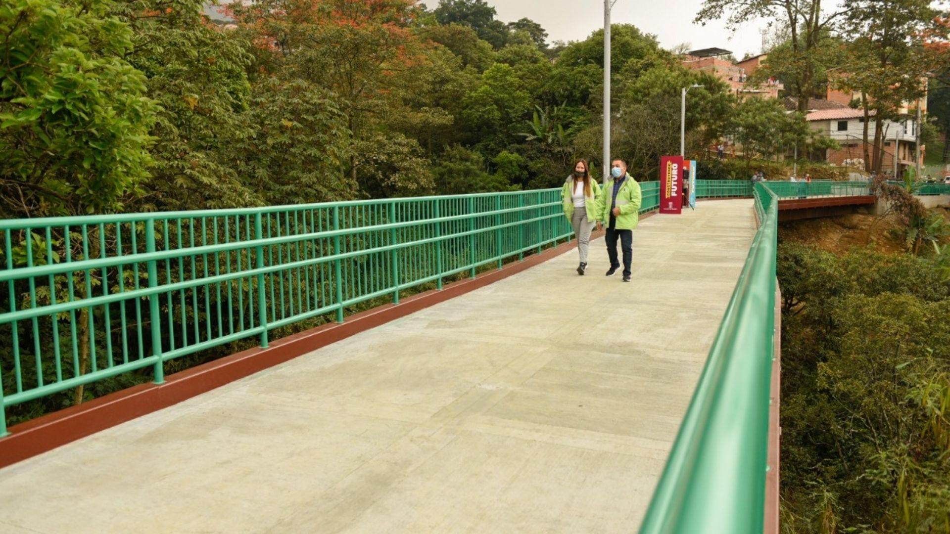 Entregan Puente Reciclado Que Pasa Sobre La Quebrada La Honda En